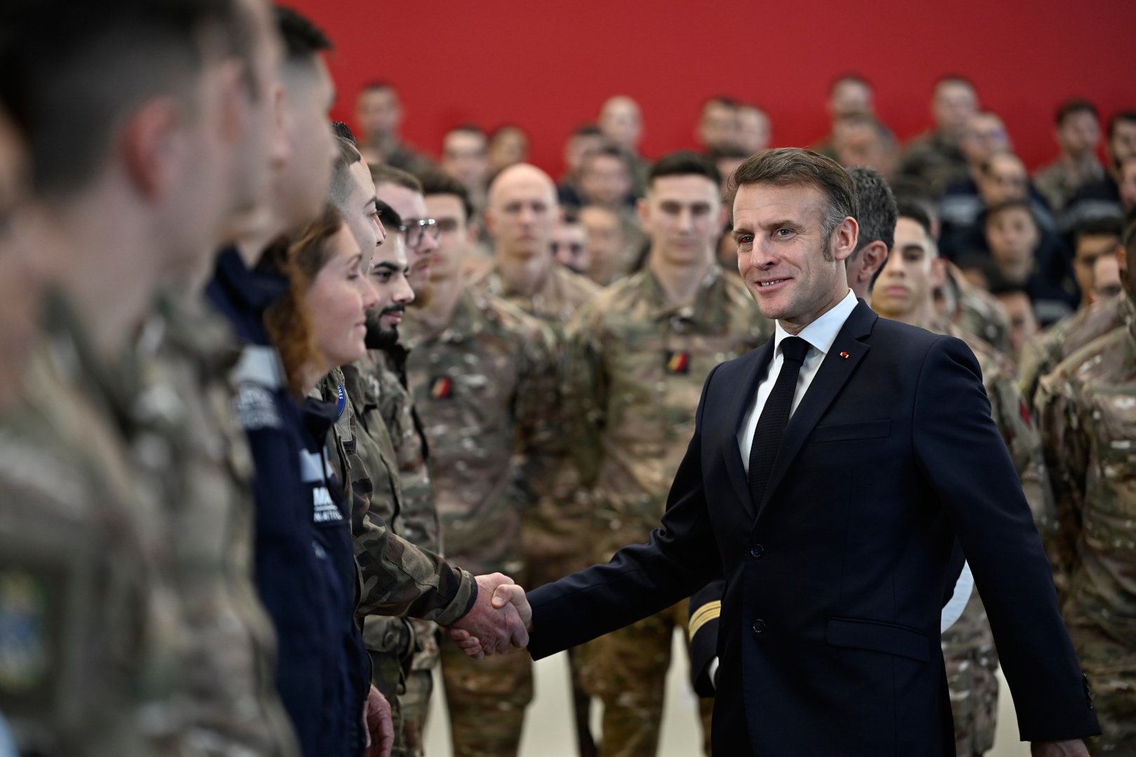 Macron insta a acelerar esfuerzo en defensa ante "regreso de potencias ...