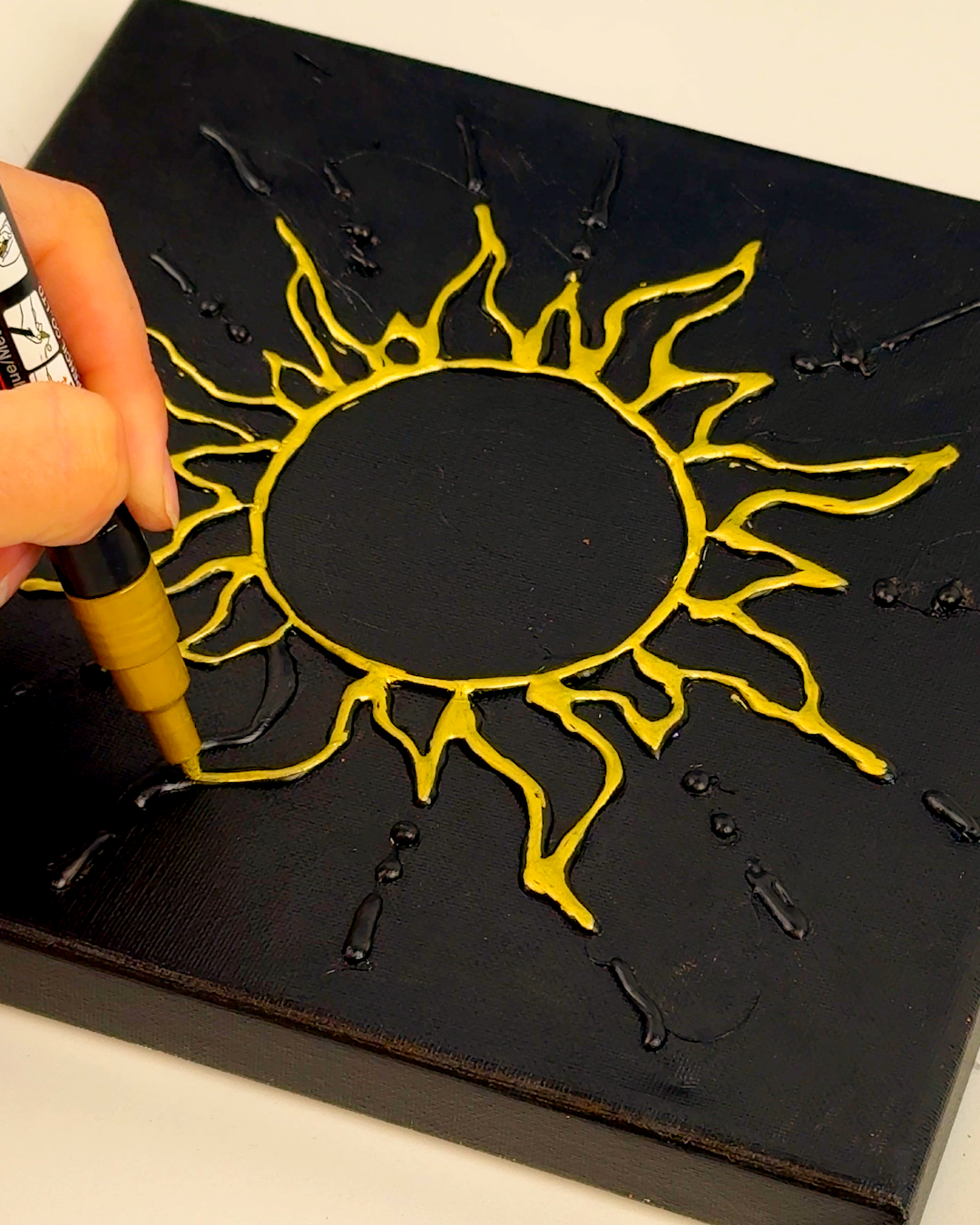 Bring your art to life with this hack 🖌️☀️