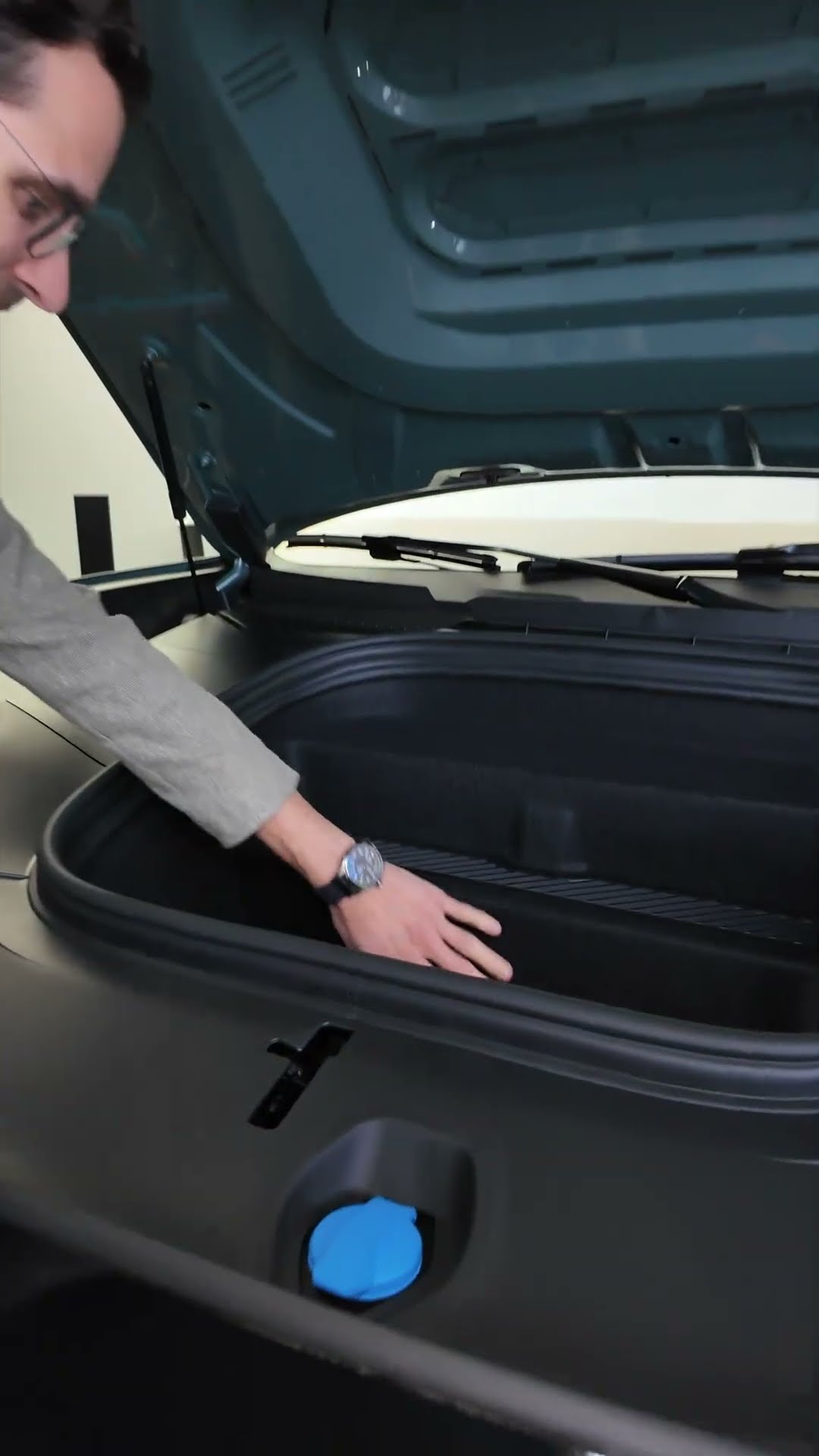 Frunk opening with a hand swipe