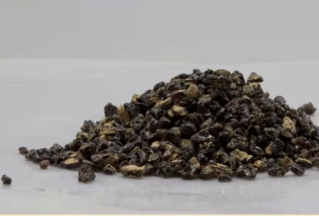 How helpful is the red gum extracted from the Palash tree? How does it ...