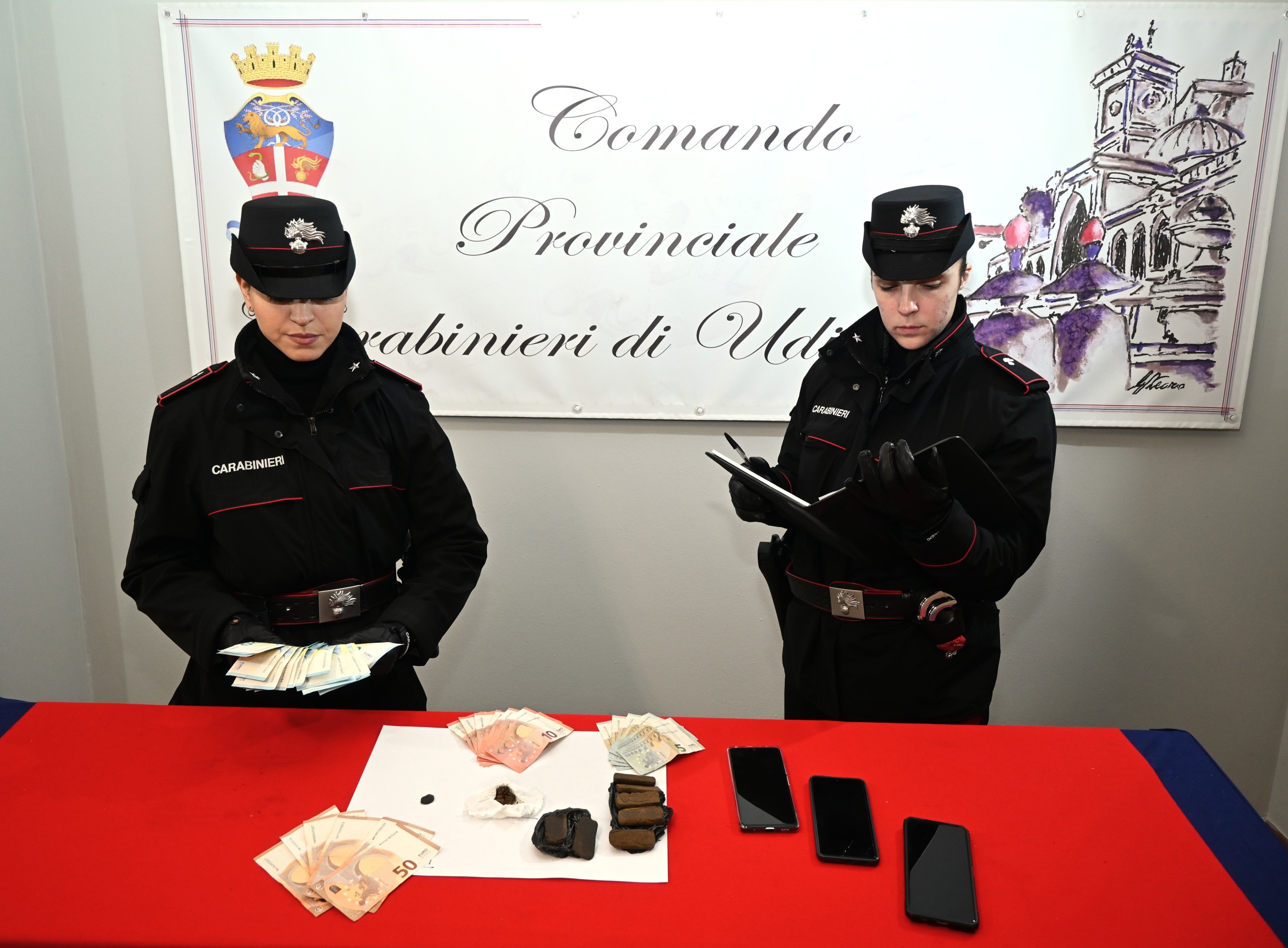 Nascondevano droga nel parco, tre arresti a Udine