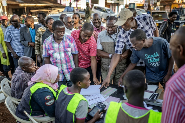 Ouganda : fin du scrutin perturbé par des problèmes techniques ...