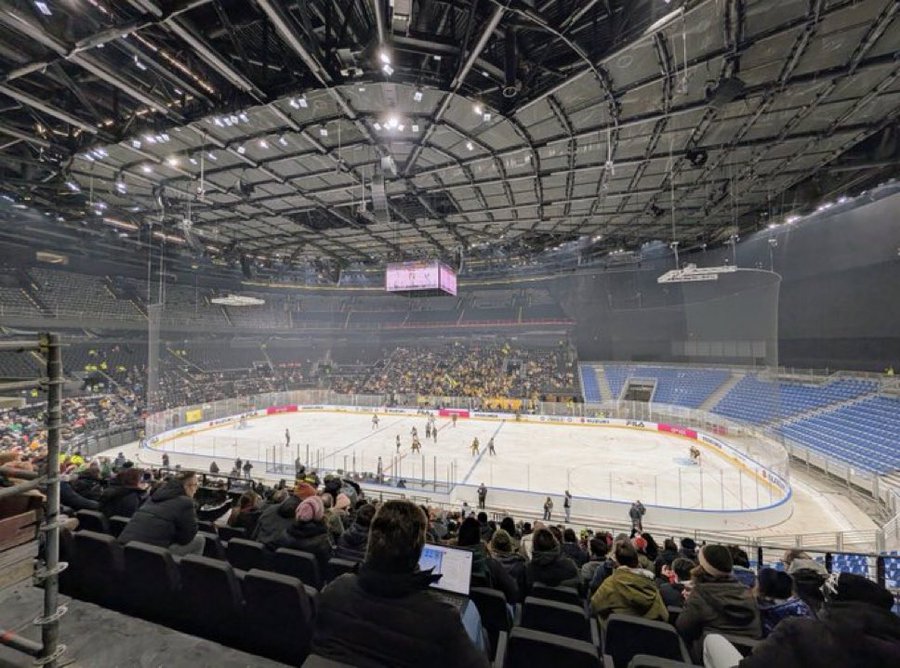 Olympic Games: Milan arena’s (small) jumbotron makes people laugh