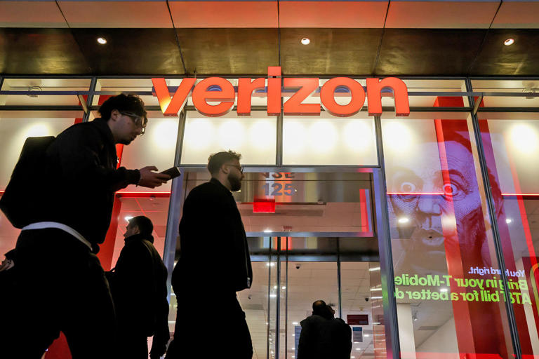 Verizon to issue $20 credits to customers impacted by cell service outage