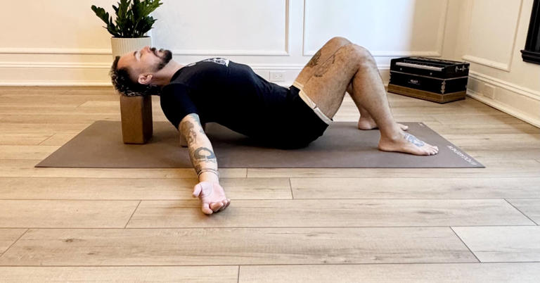 Do these 5 stretches every day to keep your body young: 'You don't need ...