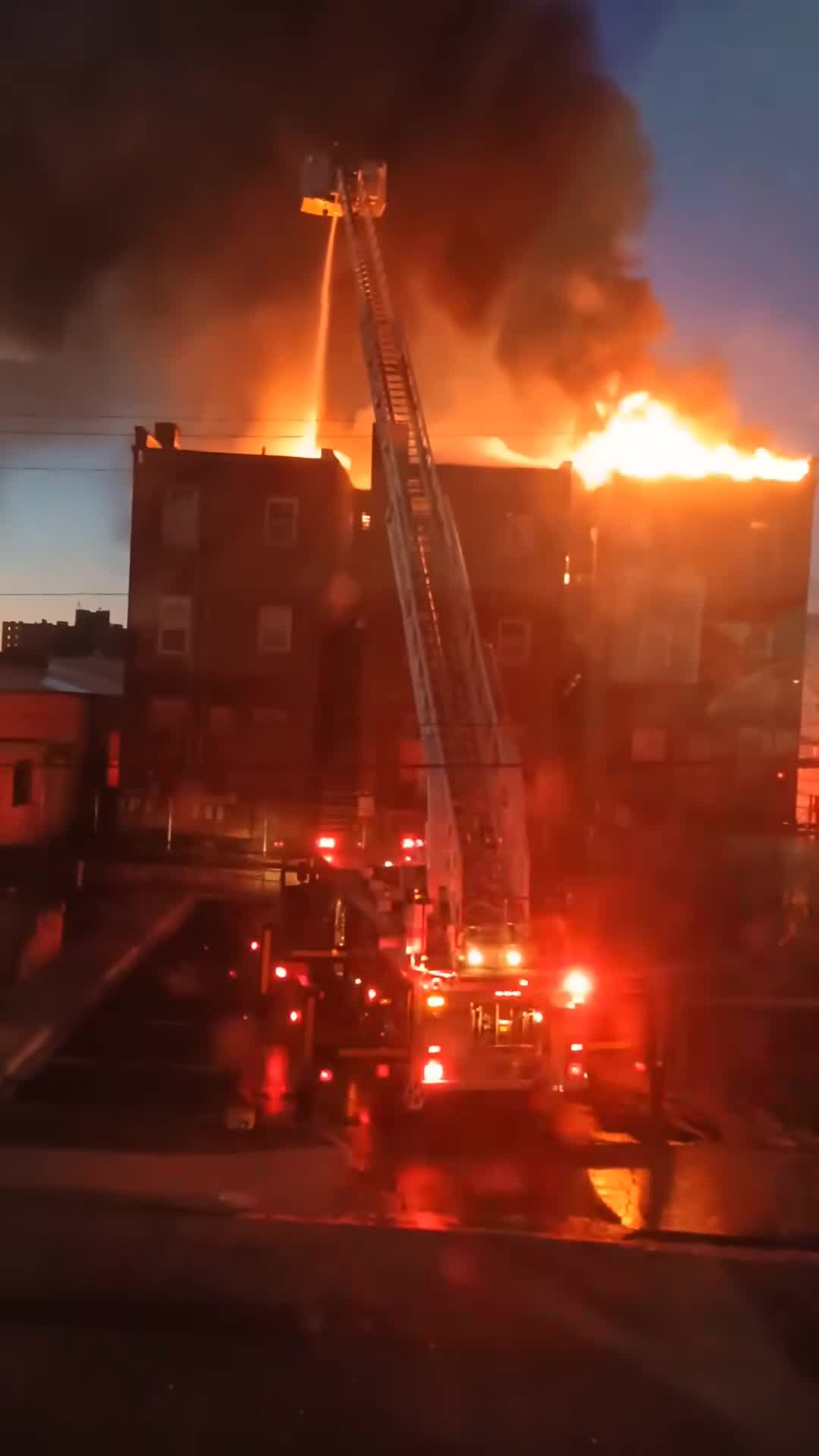 Abandoned Jacksonville apartment building damaged by fire to be torn down