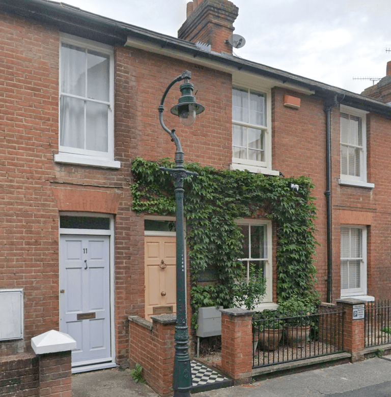 Pensioner vows to padlock himself onto historic lamppost to stop reform ...
