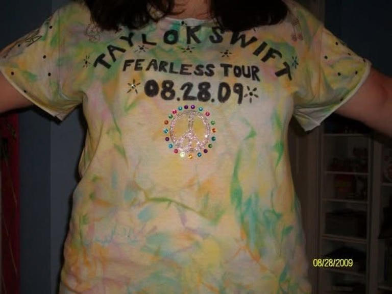 Swiftie loses 100 pounds after hitting 'rock bottom' at Taylor Swift ...