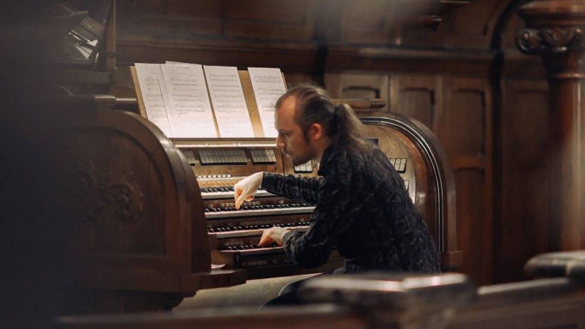 Bajo las bóvedas del órgano: Moshe Ariel Ganelin y el asombro musical ...