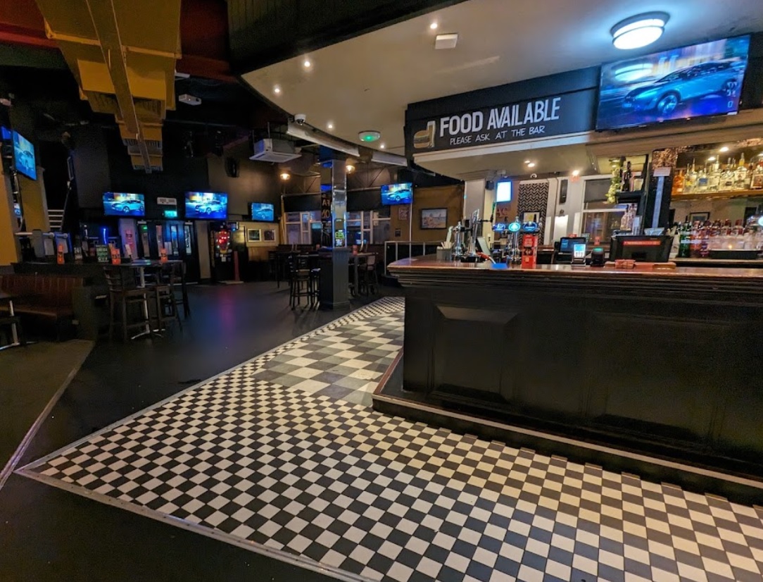 Popular seafront pub The Manchester closes as row heats up over unpaid ...