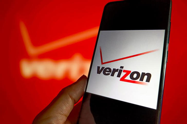 Verizon announces $20 credit for customers after major outage - how to ...