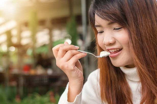 Should you remove lipstick before eating curd? What every woman must know