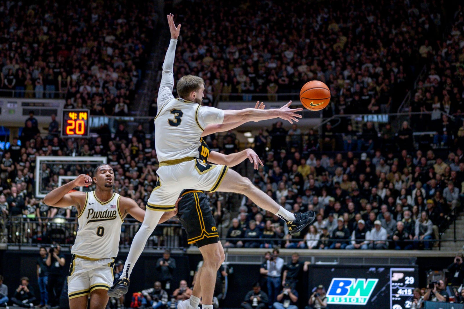 Second-half defense, Braden Smith carry No. 5 Purdue past Iowa