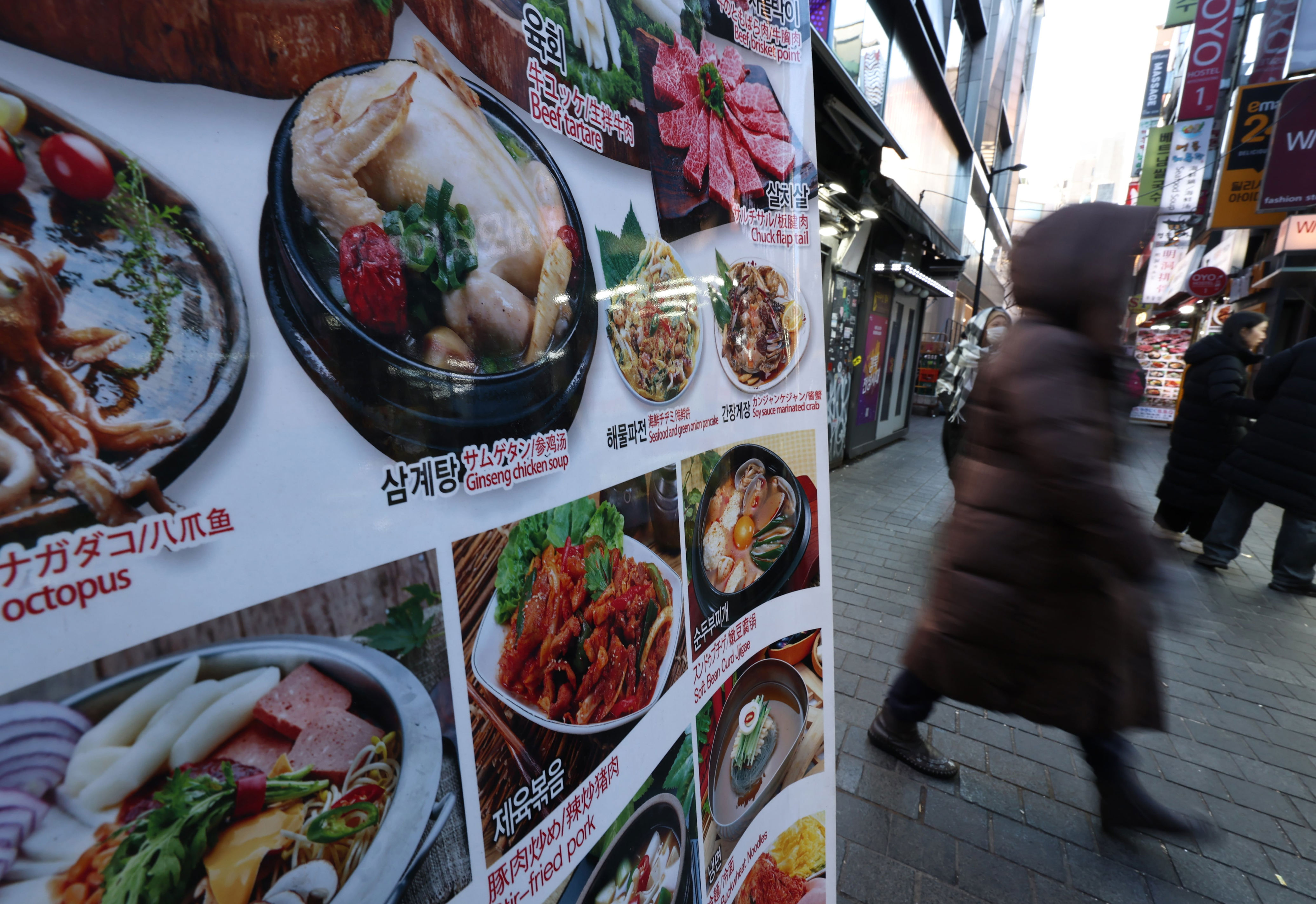 Kimbap, kalguksu prices jump 5-6% as exchange rate bites