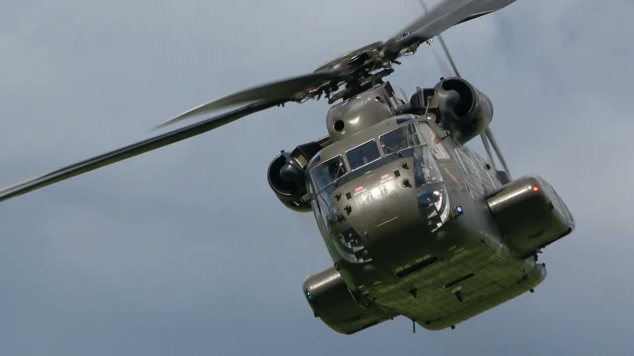 Watch this CH-53 sweep in low - rotor wash hit like a storm