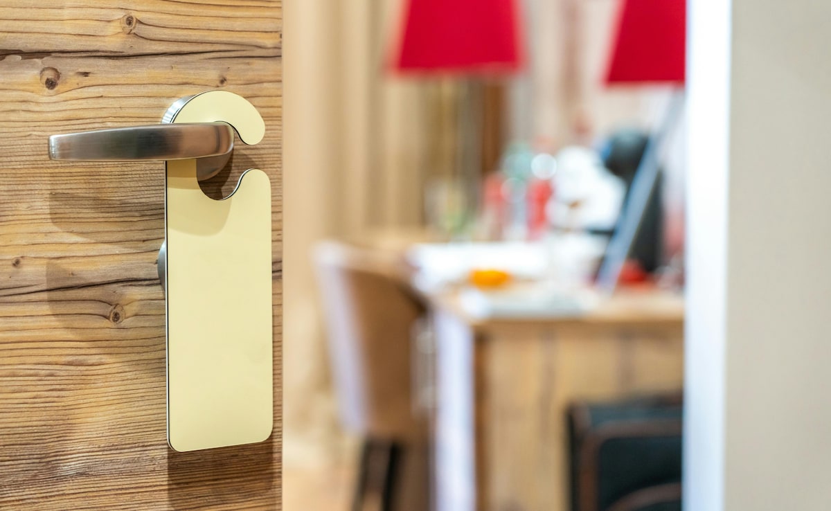 6-year-old sobs in terror after strangers enter Jaipur hotel room ...