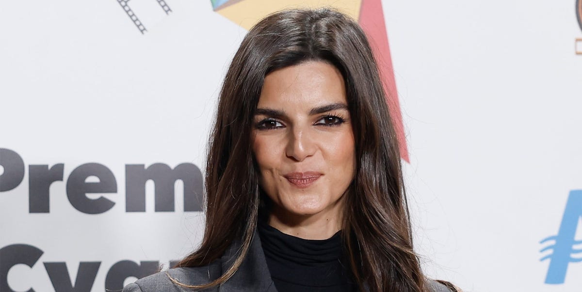 Clara Lago derrocha estilo con el traje de chaqueta y pantalón ancho ...