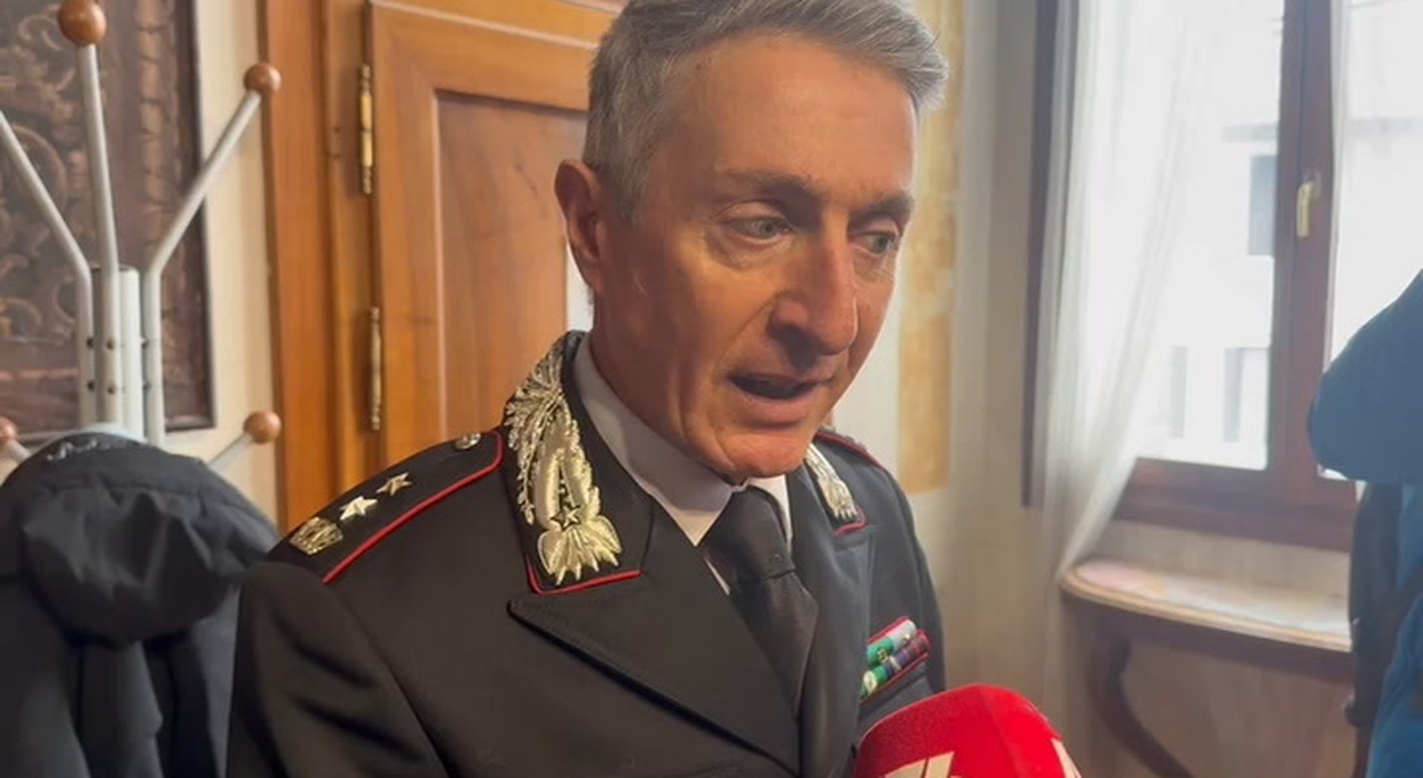 Militare USA aggredito fuori dal club insieme alla fidanzata ...