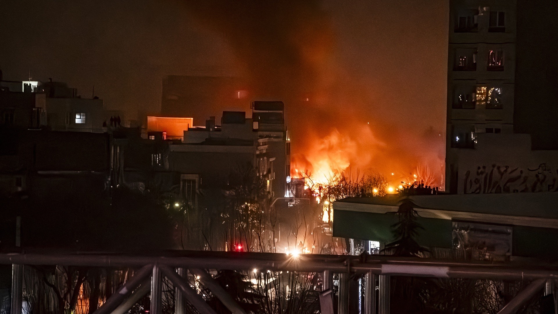 Trump weighs response after 2,500 protesters killed in Iran