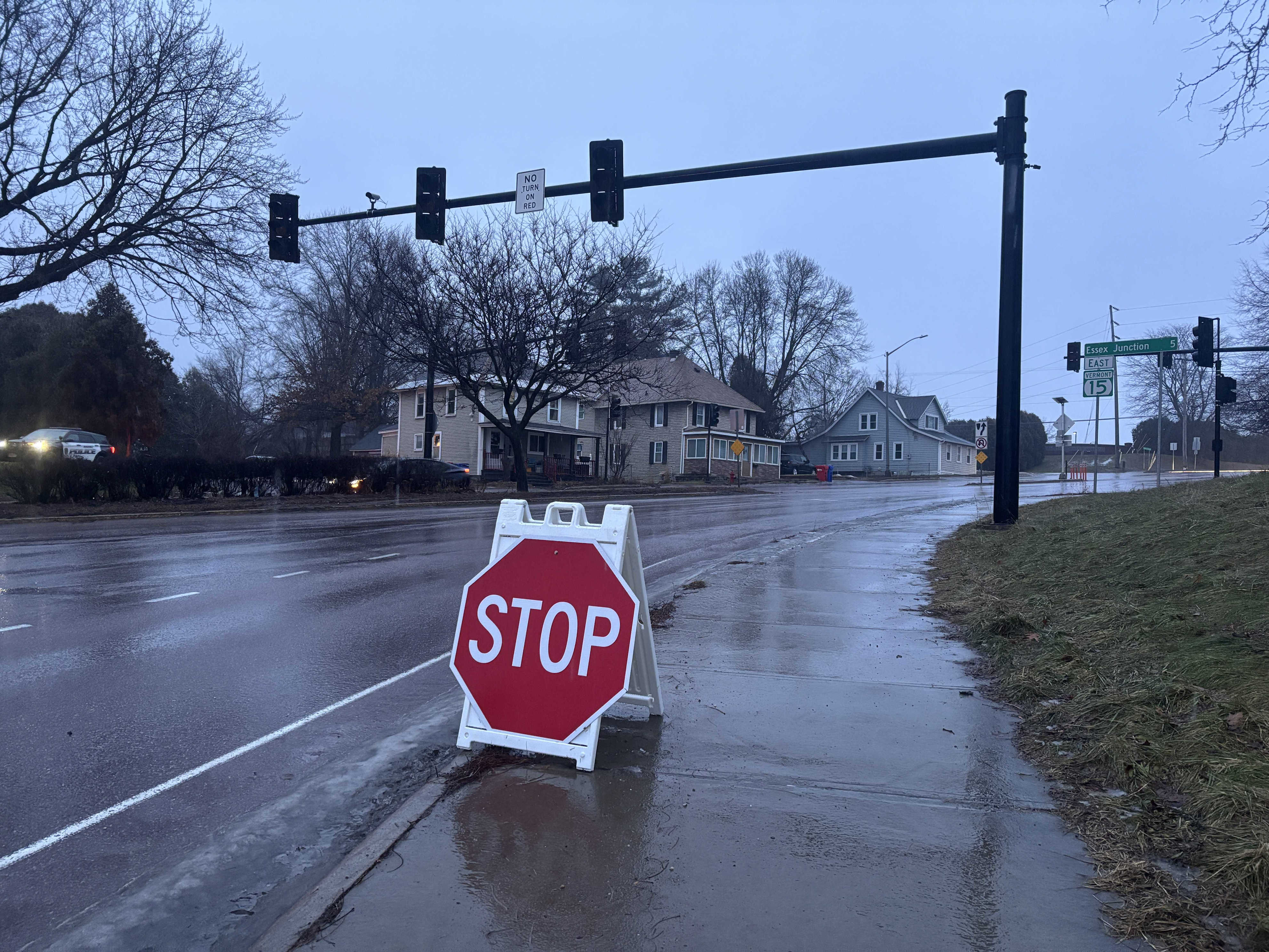 Traffic light out at intersection near I-89, expect delays