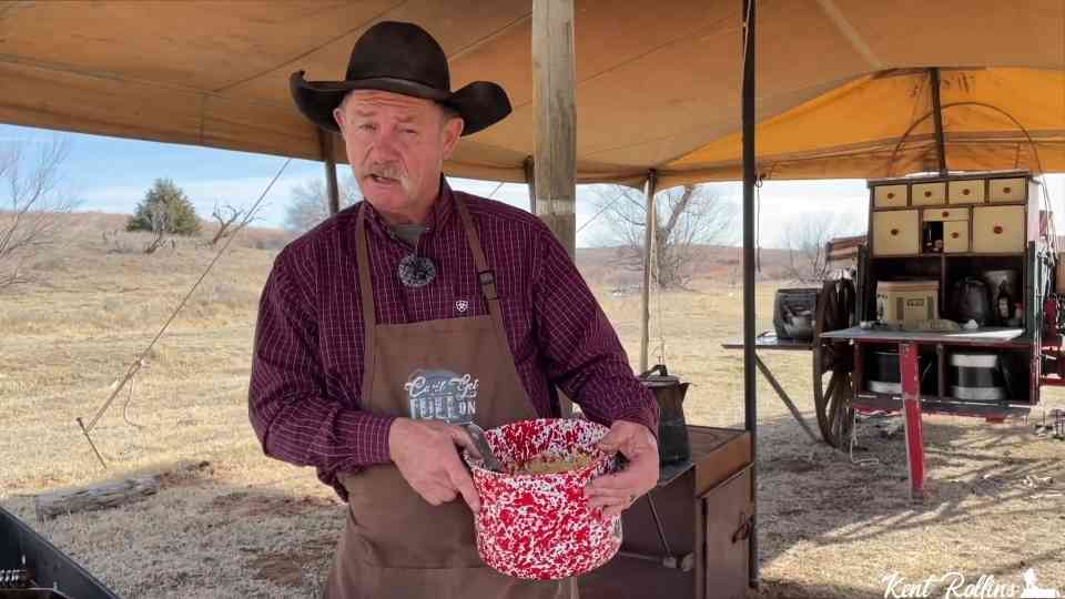 Turning a classic mac and cheese into a fried meal