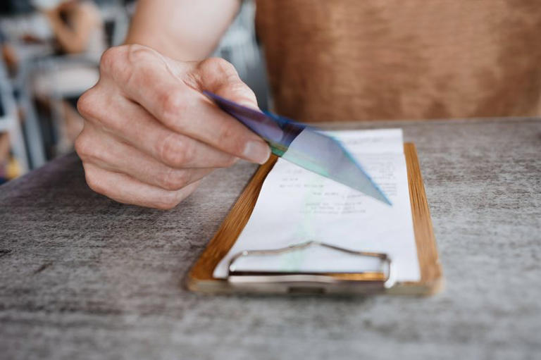 Tourist left stunned by waiter's blunt message on £25 restaurant receipt