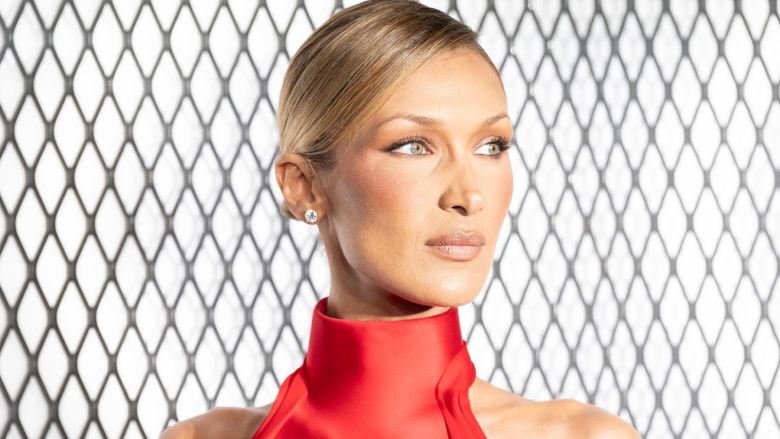 Bella Hadid se na premiéře seriálu odvázala: Oblékla odvážný průhledný ...