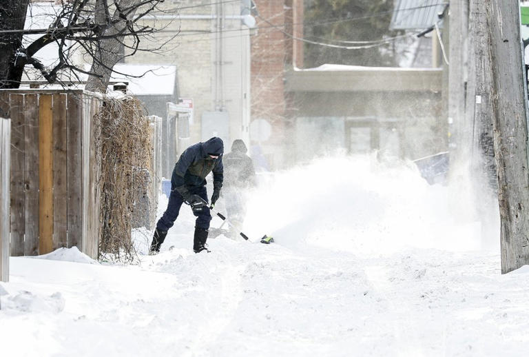 Toronto area gets slammed with major snowstorm, weather alert upgraded