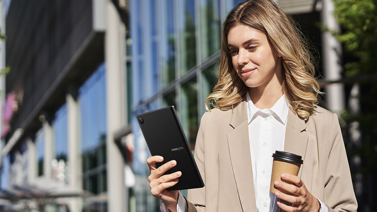 This world’s first device is an e-reader and tablet all in one – but it ...