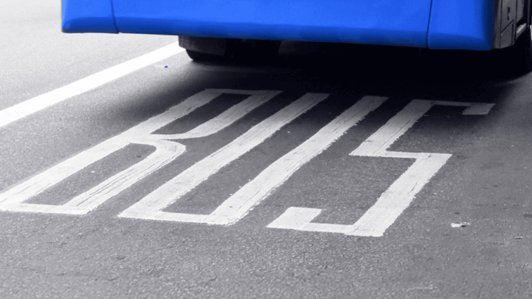 Desde hoy fiscalizan el carril solo bus: cuánto cuestan las multas y ...