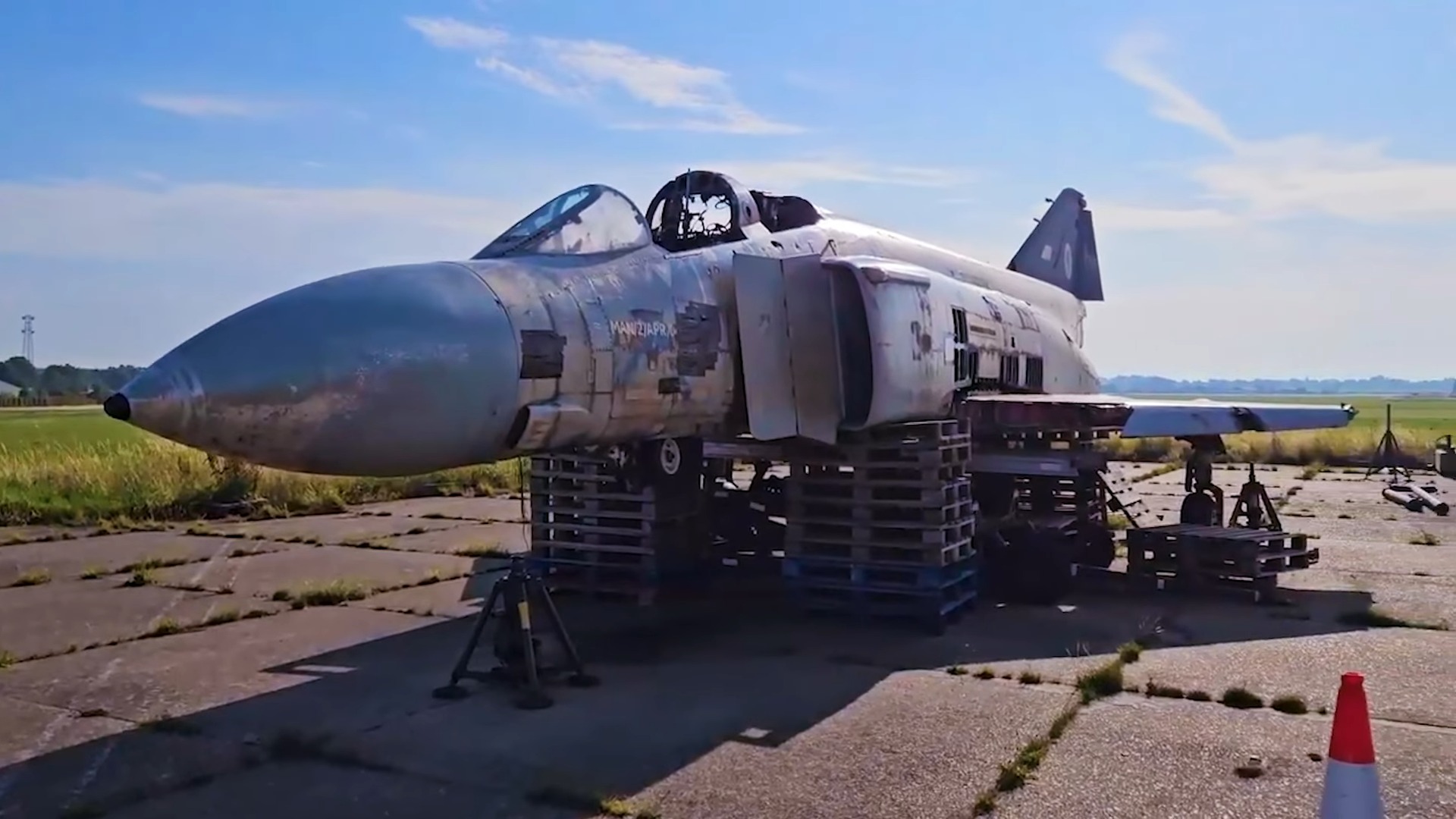 How a legendary aircraft changed locations - "Handled with respect"