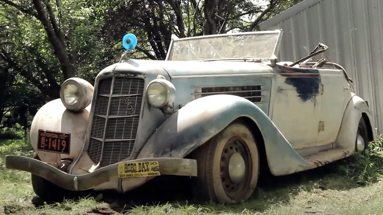 How much did 'American Pickers' sell a 1935 Auburn 653 Phaeton for?