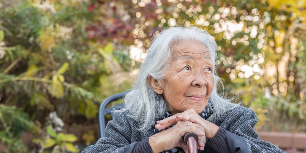 My mom, 90, has dementia. My brother wants her to buy a $500K house ...