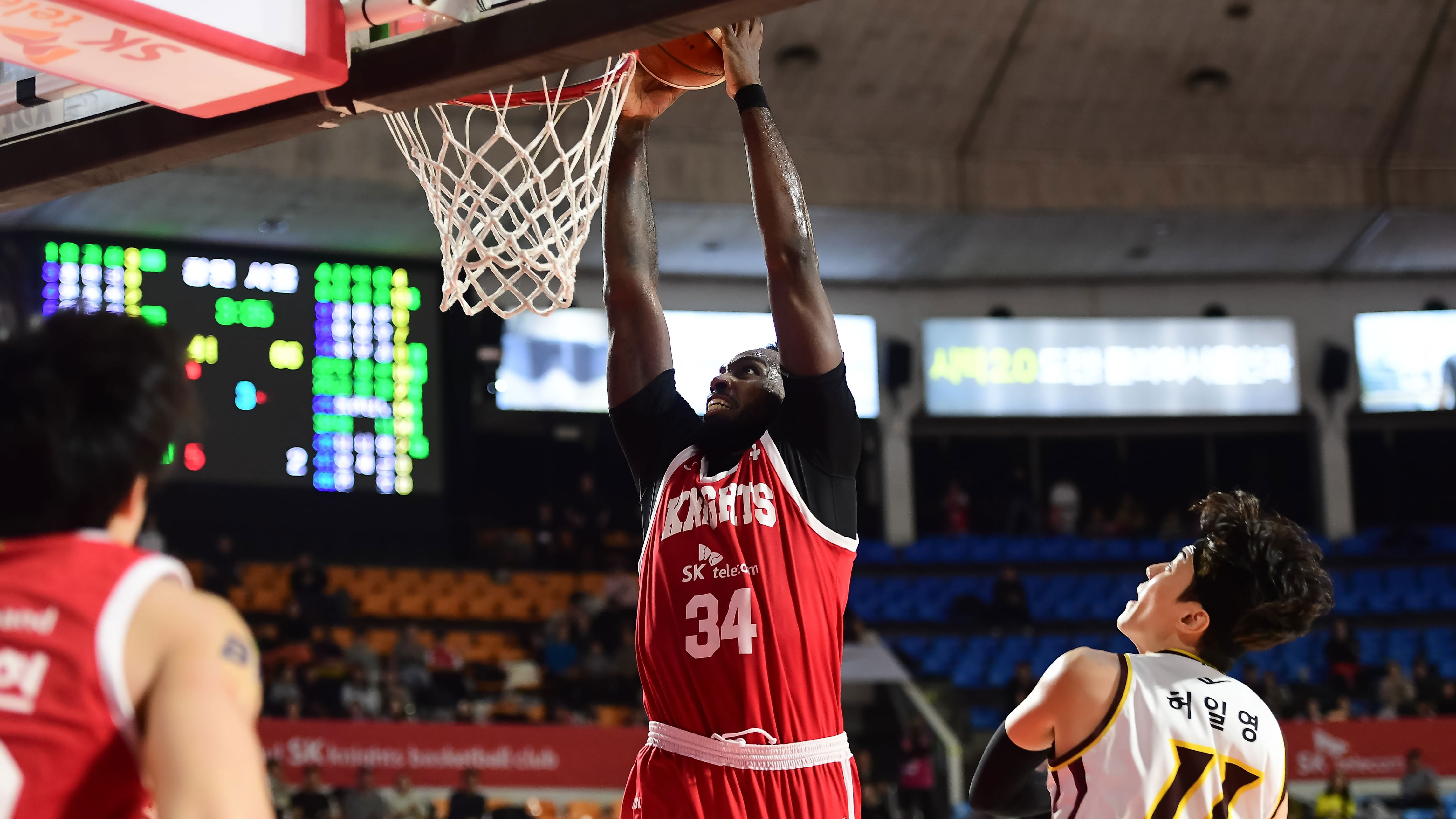 Seoul SK hands Changwon LG first season back-to-back losses