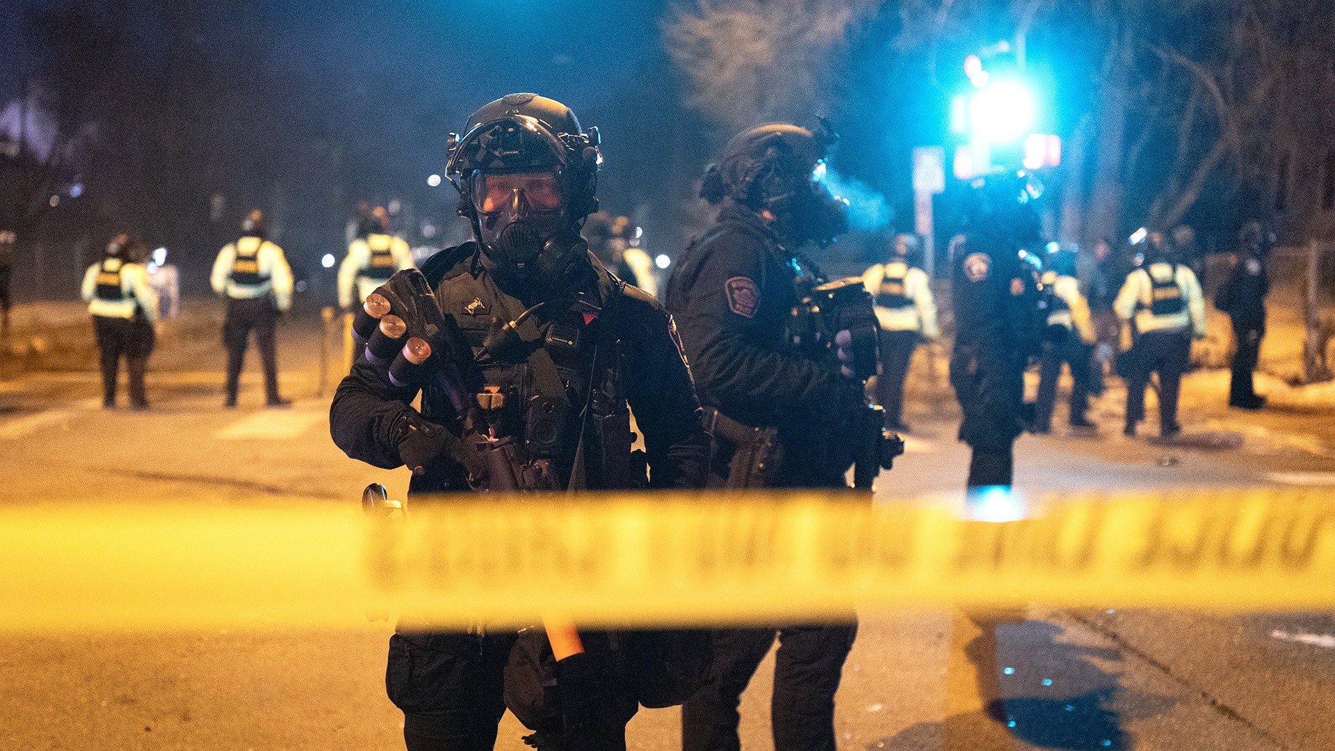 Federal agent shoots Minnesota man in leg as tensions escalate