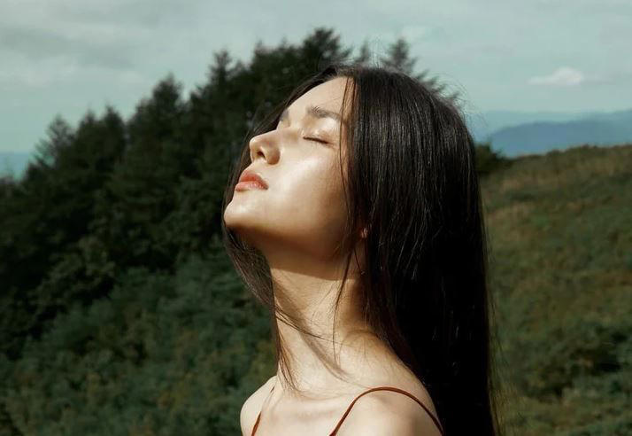 Guía de belleza de 6 pasos para lograr una piel glow en verano