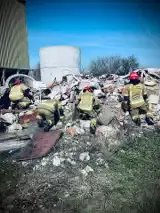 Ratowanie tonącego pod lodem - wspólne ćwiczenia policji i strażaków w ...