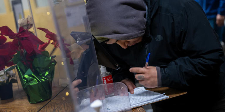 Jobless claims — aka layoffs — fall below key 200,000 threshold. Labor ...