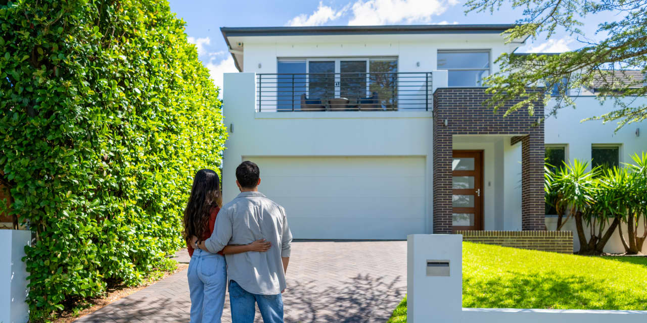 Here’s how much money you need to make to afford a $400,000 home