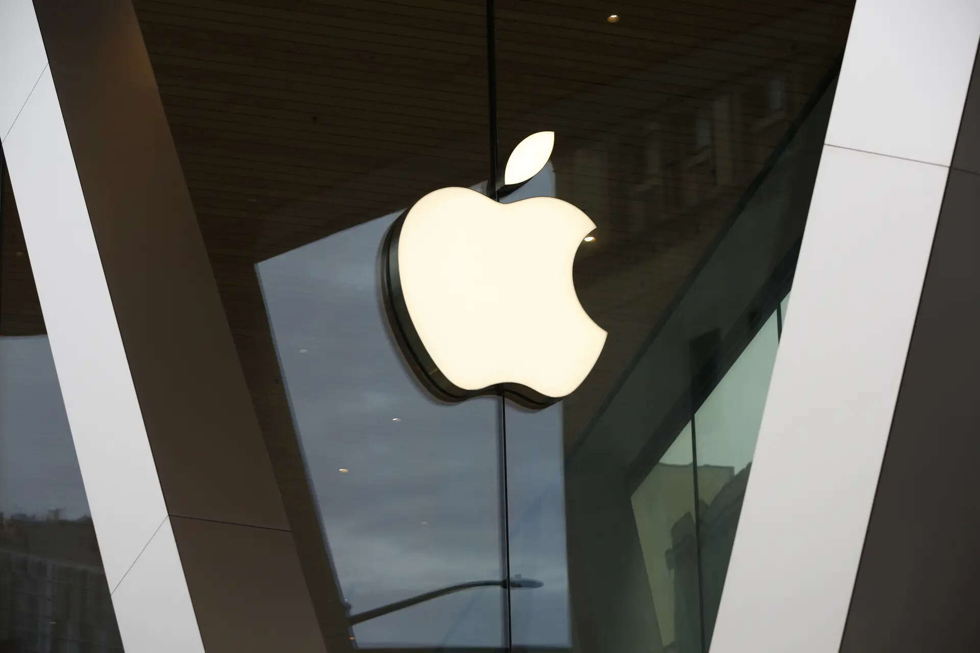 India warns Apple it will proceed with antitrust case after company ...