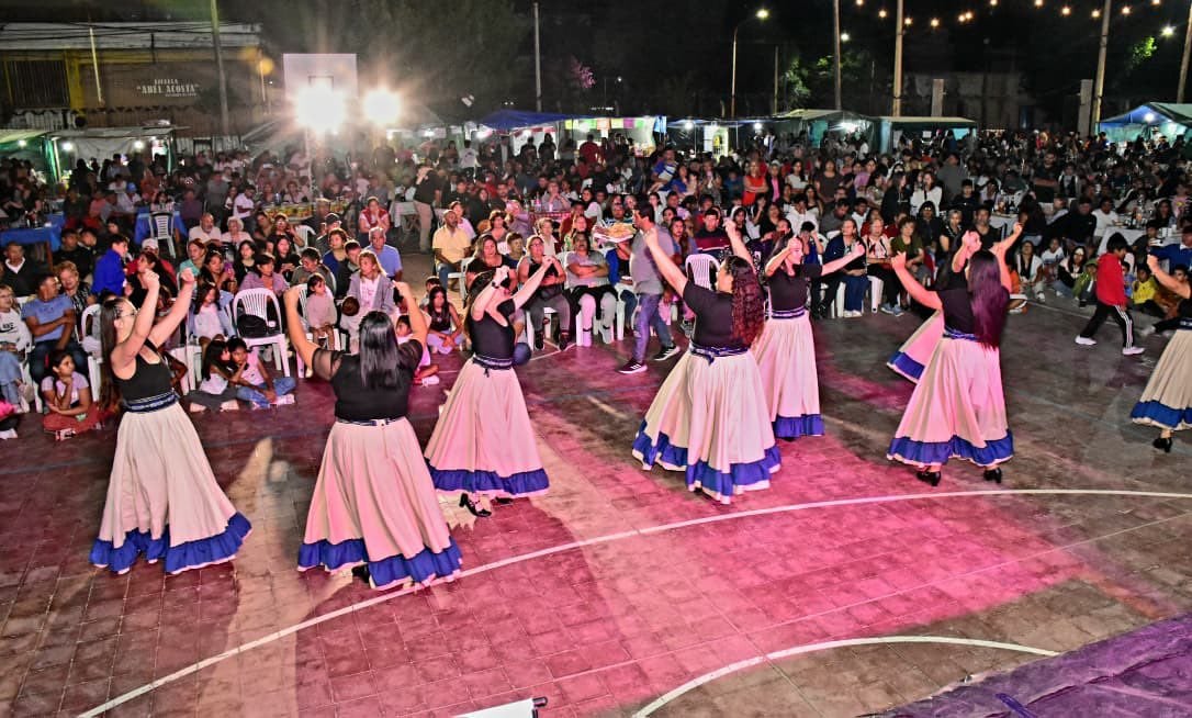 Santa María celebró la tercera noche cultural en el playón
