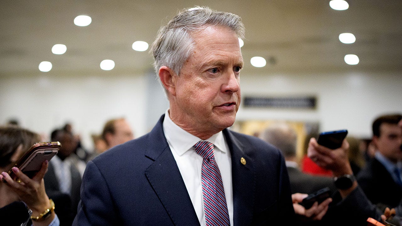 GOP senator pushes Trump's 10% credit card rate cap as party leaders ...