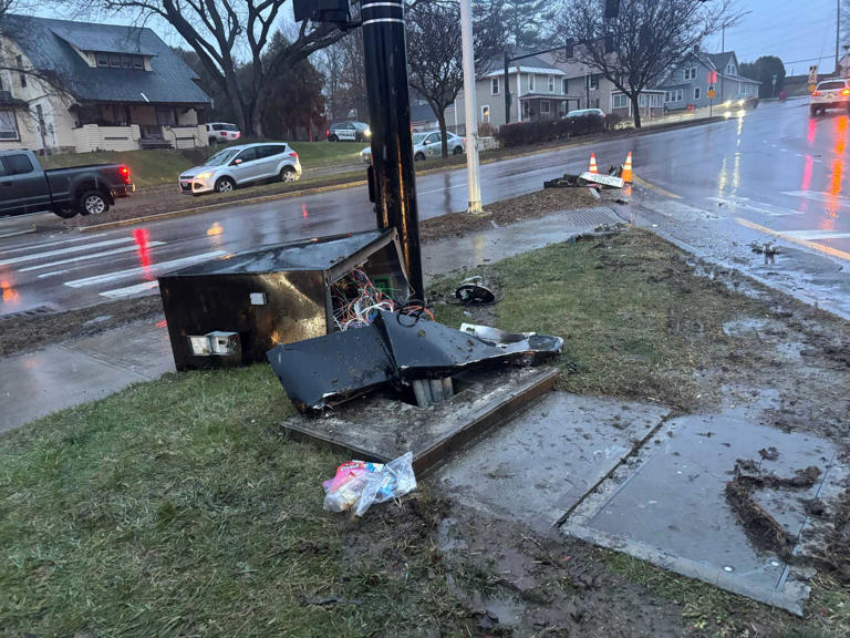 Traffic light repaired at intersection near I-89