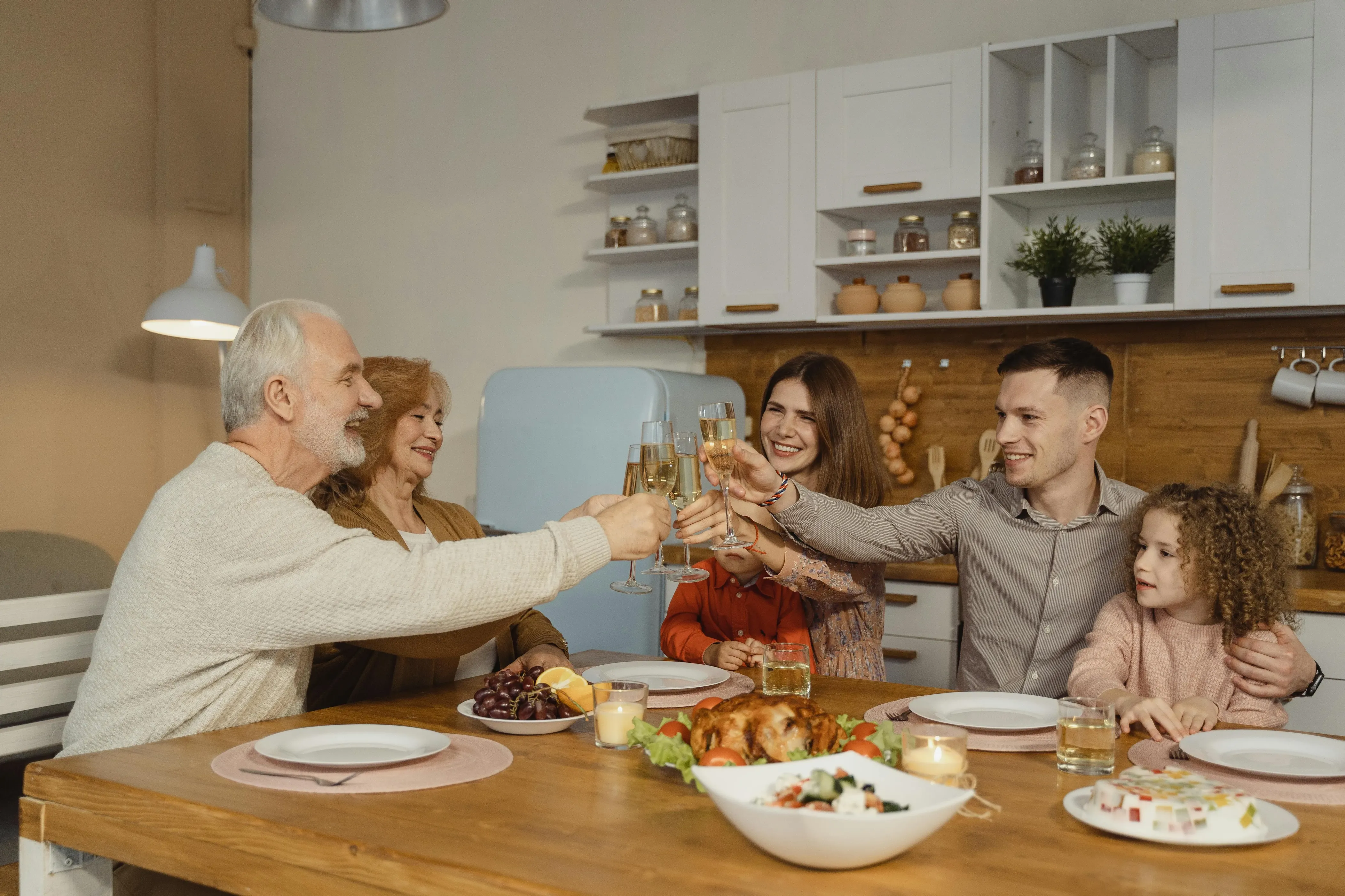 10 Thanksgiving memories only ’90s families understand