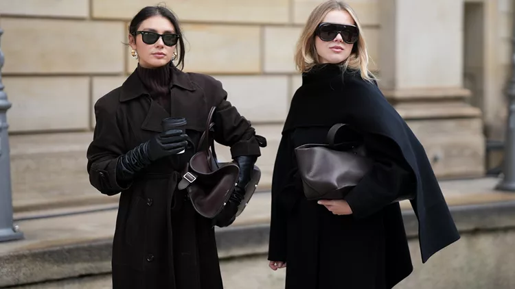 Η καφέ τσάντα από την Pull&Bear που πρέπει να αποκτήσεις τώρα στις εκπτώσεις