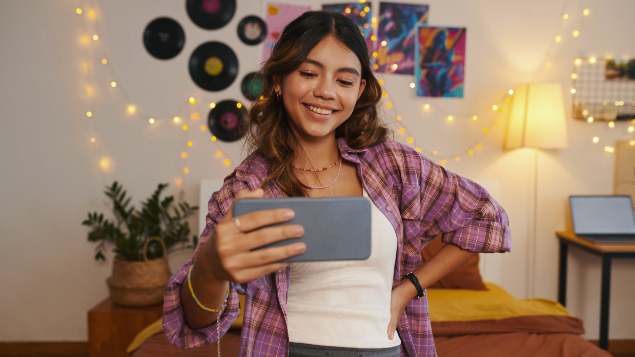 Social media alone does not cause mental health problems in teenagers ...