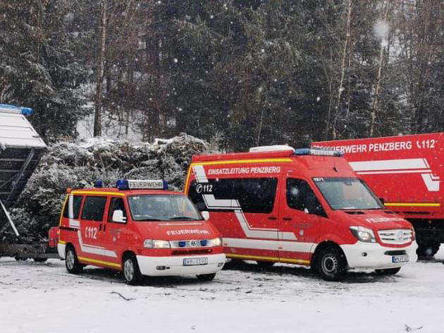 Premiere in Penzberg: Feuerwehr sammelt 300 Christbäume ein - Erlös ist ...
