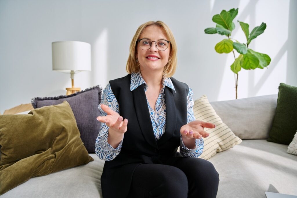 People who use these 11 phrases may seem nice but they often reveal low ...