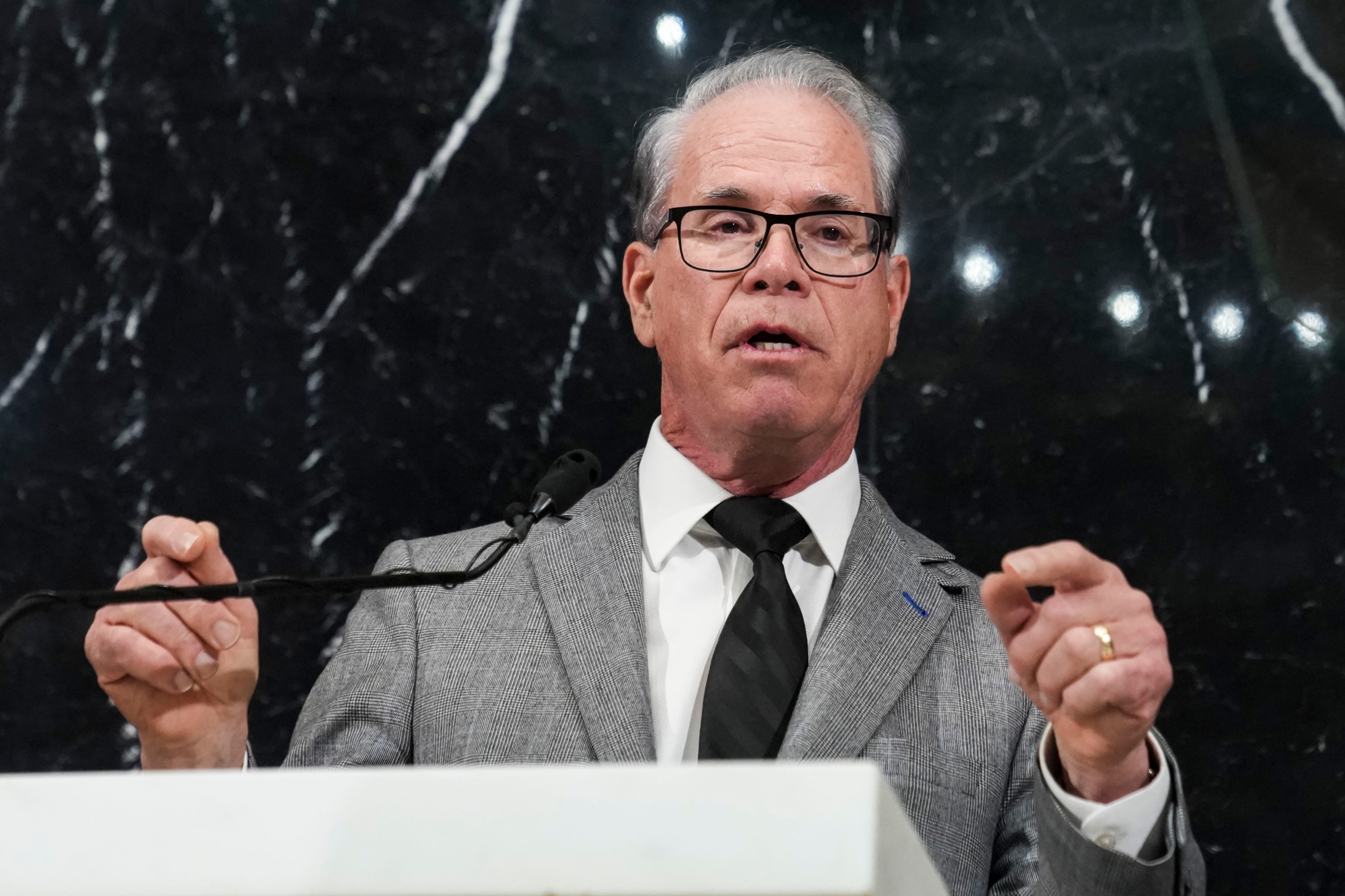 Indiana Governor Mike Braun talks about negotiating with Chicago Bears ...