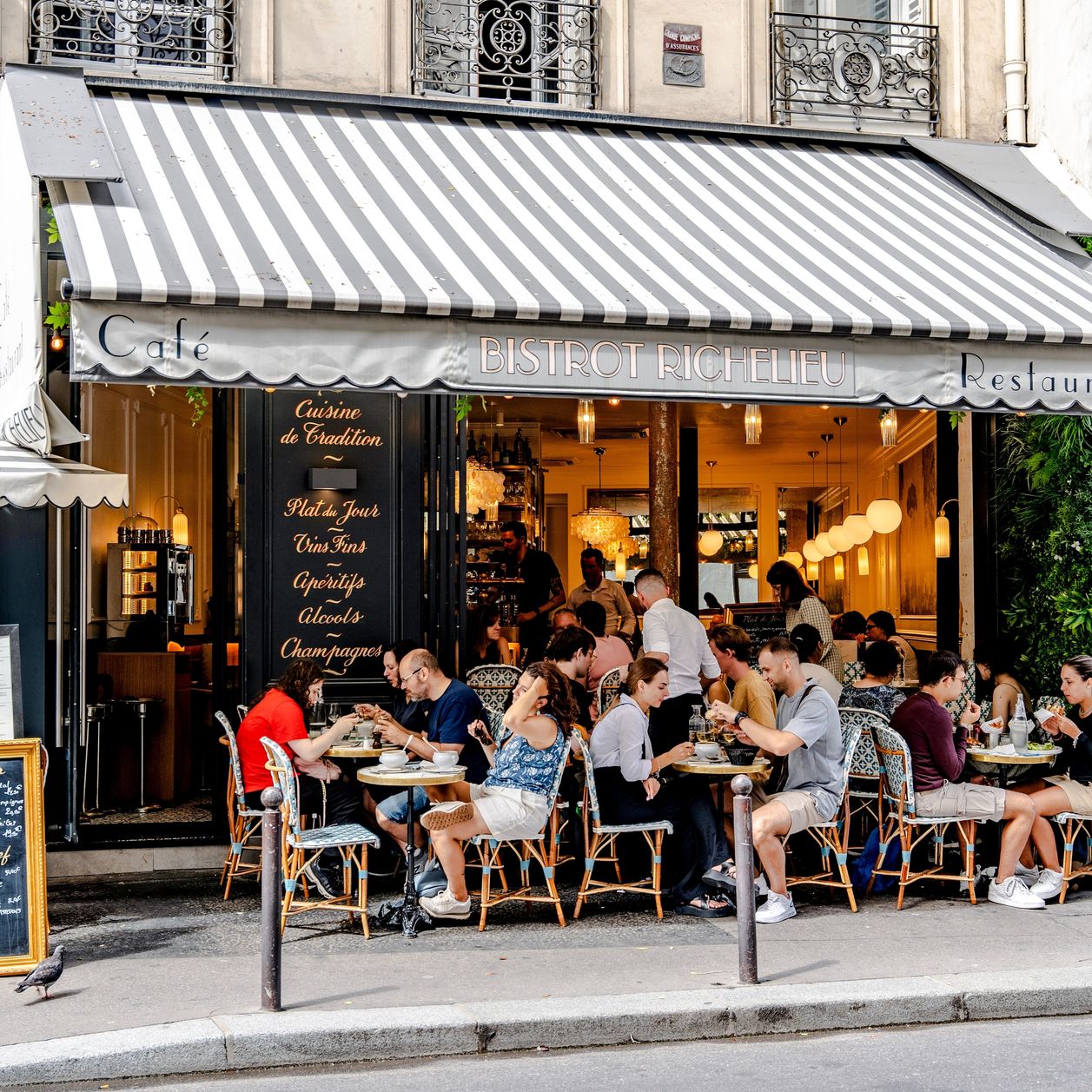 Ce restaurant parisien vient d’être sacré plus beau du monde et ce lieu ...
